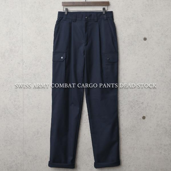 ■商品説明スイス軍実物放出のカーゴパンツが入荷しました。深みのあるネイビーが雰囲気抜群で綺麗なシルエットのカーゴパンツになっています。ウエストサイドはゴムが入っていて、若干ウエストが伸縮します。バックポケットはジッパー付きと嬉しい仕様です。...