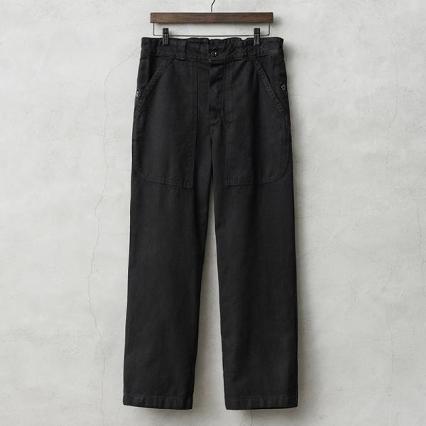 ■商品説明スイス軍のデニム素材のユニフォームは30年代ごろから存在が確認されており、こちらのタイプは主に1980年代以降から採用されていたものになります。年代によってボタンに違いがあり、通称前期型と呼ばれたアルミボタンタイプのものに対し、こ...