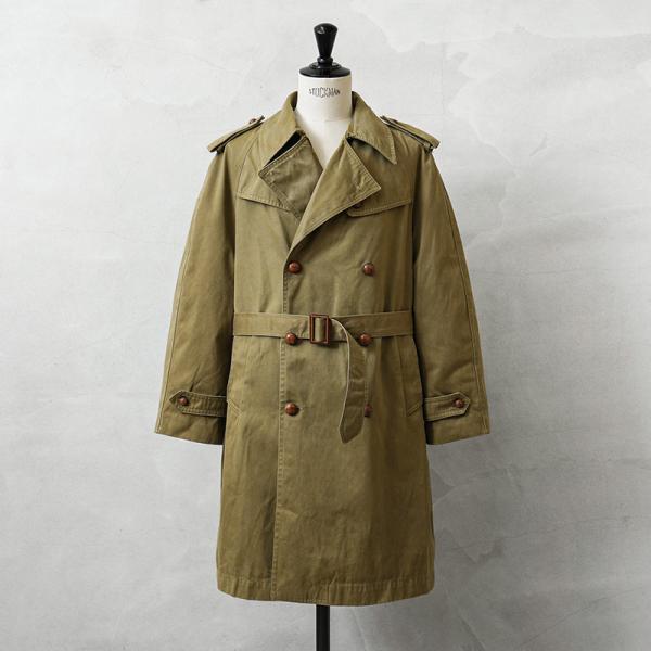 ■商品説明実物 USED スペイン軍 トレンチコート のご紹介です。1970年代から80年代にかけてスペイン軍で実際に使用されていた、希少な実物放出の雰囲気のあるトレンチコートです。絶妙な褪色した厚手のコットン生地は深いアタリやシボ感があり...
