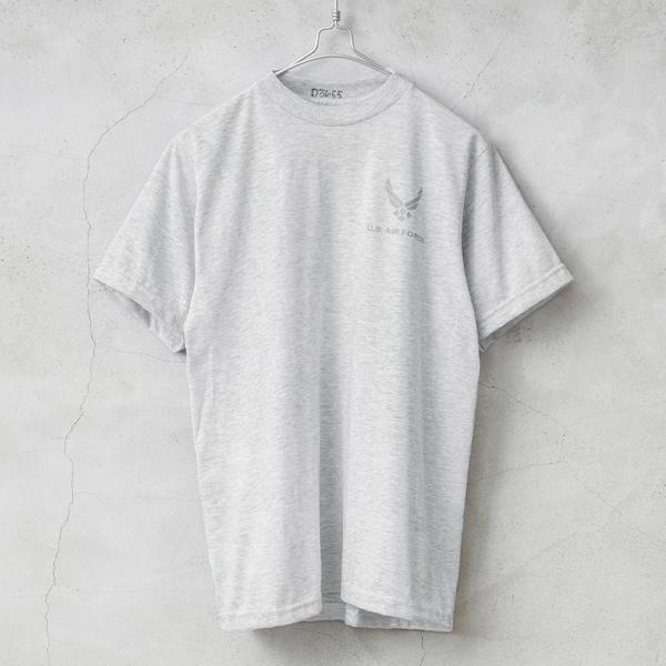 ■商品説明米空軍で採用されていたトレーニングTシャツで、速乾性に優れ、サラッとした着心地のポリエステル素材を使用しています。肌触りはまるでコットン混のような質感もあり、柔らかな肌触り。異なる色の糸を紡いで編み上げた素材を使用していますので濃...