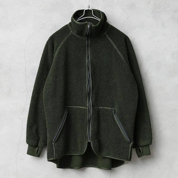 ■商品説明本来はライナージャケットながら、ファスナー付きの大き目のカンガルーポケットや袖口のサムホールなど、単体での着用にもぴったりなジャケットです。内側は表地とほぼ同様のボアフリースなので着た瞬間から保温性の高い着心地で着用いただけます。...