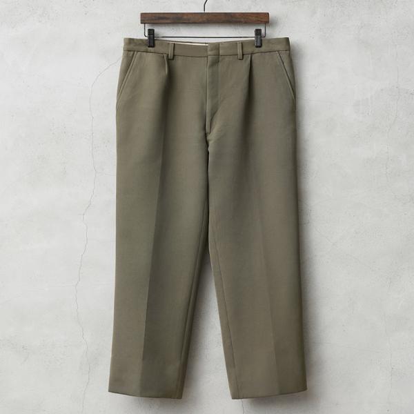 ■商品説明1990年代にイタリア陸軍（ESERCITO ITALIANO）において採用されていた、上質なウールを使用したPARADEトラウザーズが入荷しました。パレードや祭事等の準礼服や常装として使用されていた制服になります。再生ウールなど...