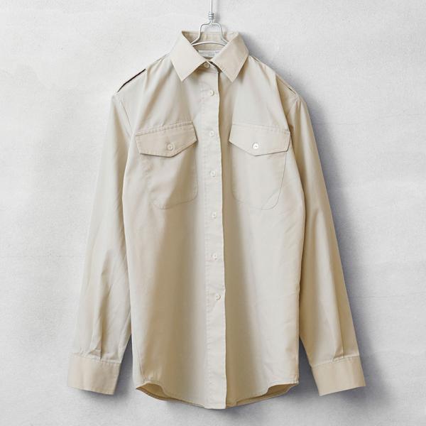 ■商品説明イギリス軍から放出された「FAWN」と呼ばれるベージュに近いカーキカラーのシャツが入荷しました。1990年代に採用されたドレスシャツで、様々な年代のアイテムが入荷しています。パレードや祭事等の準礼服としてイギリス陸軍の全階級で採用...