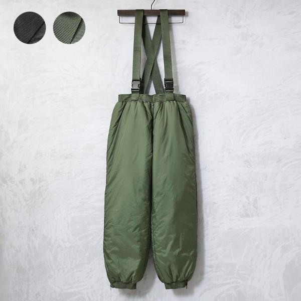 ■商品説明ルーマニア軍の寒冷地用サスペンダー付きサーマルパンツ。耐熱性に優れたマイクロサーマル中綿を二重にした軽量ポリアミドリップストップ生地で作られ、他のパンツの上から穿くオーバーパンツとして、または直接着用して霜や吹雪から保護する役割を...