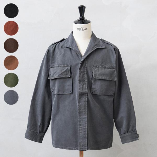 ■商品説明スペイン軍で1967年に採用された肉厚なコットン素材で作られた1960?70年代に多く使用されていたプルオーバーシャツです。オーバーダイ（後染め）がされていますが、放出された後にヨーロッパ本国で製品染めが施され、当店に入荷したアイ...