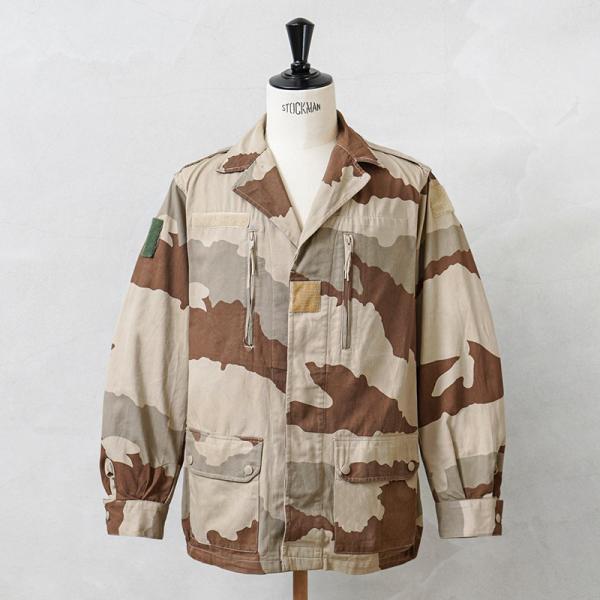 ■商品説明フランス軍を代表する非常に人気のあるジャケットであるF-2ジャケットの迷彩柄が入荷しました！1991年に採用されたフランス軍のCCEカモ（CAMOUFLAGE CENTRAL EUROPE）を、砂漠地帯向けにアレンジしたデザートC...