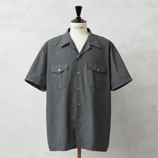 ■商品説明フランス海軍で使用されるオープンカラーの半袖シャツです。素材やディテールが若干異なるものの、伝統的に着用されているシャツで、1990年代頃のアイテムが中心に入荷しています。元々ホワイトだったアイテムを染め職人に丁寧にGRAY染めし...