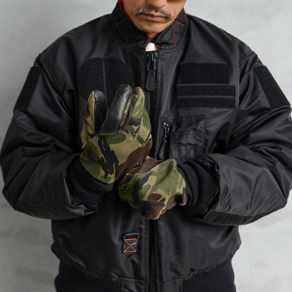 ■商品説明イギリス軍で技術者や整備士がメンテナンス時などに使用するグローブです。人差し指と手のひらには柔らかくグリップ力にも優れたレザーが使用されています。DPMカモ柄の部分はコットンポリ系のツイル素材が使用されています。手首はフィット感の...