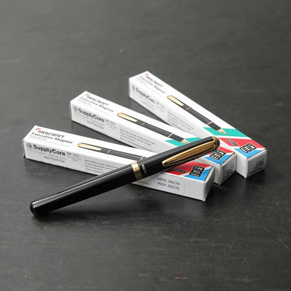 ■商品説明米軍や米政府機関向けに製造された信頼性の高いセラミックボールペンが登場しました。米軍の主要なサプライヤーの一つSKILCRAFT（スキルクラフト）社製。 高い正確性を誇る日本製部品を採用し、ペン先は濃密で滑らかなインク出を実現する...