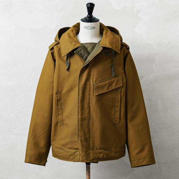 ■商品説明ソ連（ソビエト社会主義共和国連邦）の崩壊前に採用されていた希少なタンカースジャケットです。戦車部隊のためのジャケットなので、高密度で織られたコットンを使用し、ディテールなども非常に耐久性に優れています。両サイドに配置されたハンドウ...