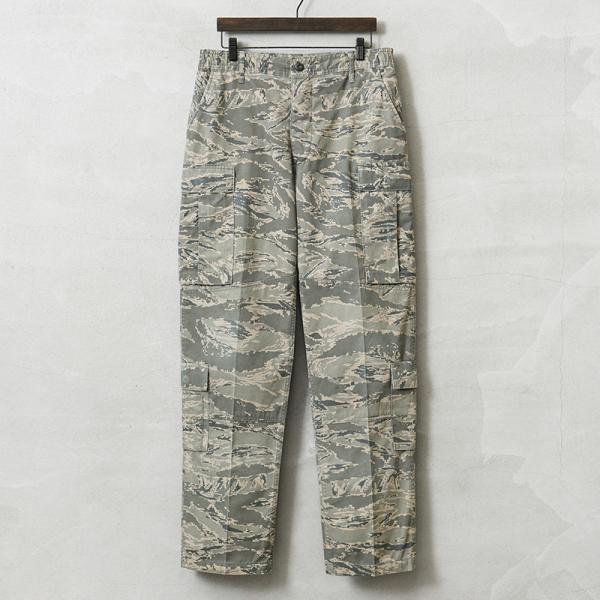 ■商品説明米空軍において2003年よりプロトタイプが作成され、この迷彩パターンは、ベトナム戦争中に航空兵が着用したタイガーストライプの制服に基づいた、ブルー×グレーのタイガーストライプパターンでした。そこから派生した迷彩パターンで、2007...