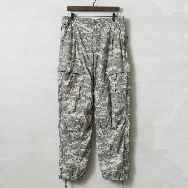 ■商品説明米軍より寒冷地での着用を目的として製造されたソフトシェルパンツが入荷しました。米陸軍の標準的な迷彩服として2004年から2019年まで採用された、UCP（Universal Camouflage Pattern）は無機質なデジタル...
