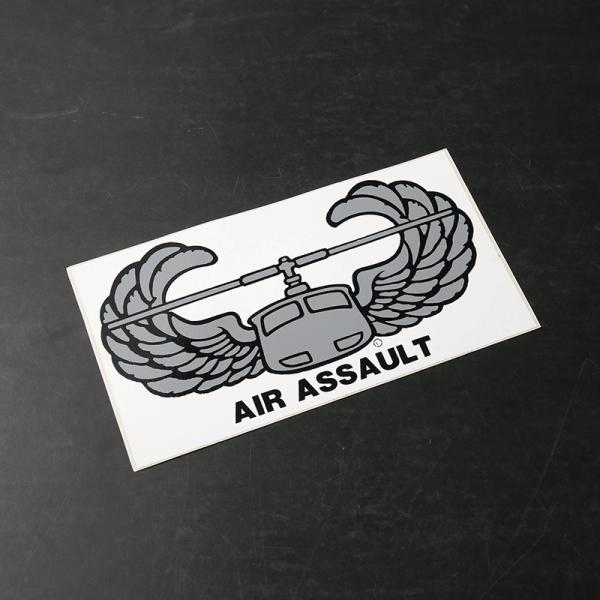 ■商品説明記載はありませんが、おそらく2000年初頭に米軍の基地内にある売店（PX/BX）や、部隊の記念品ショップで現役兵士やその家族向けに販売されていた「ユニット・プライド・アイテム（部隊への忠誠心を示すグッズ）」となります。アメリカ陸軍...