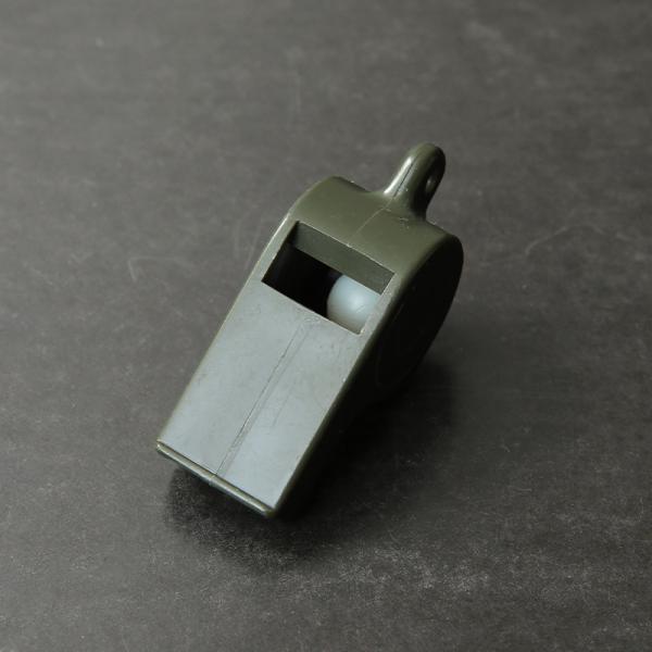 ■商品説明米軍で実際に使用されていた実物官給品のG.P.I.（Government Products Inc.）製ホイッスルです。1971年に製造されたベトナム戦争期のホイッスルです。樹脂素材で作られた、軽量かつ耐久性に優れた設計が特徴。訓...