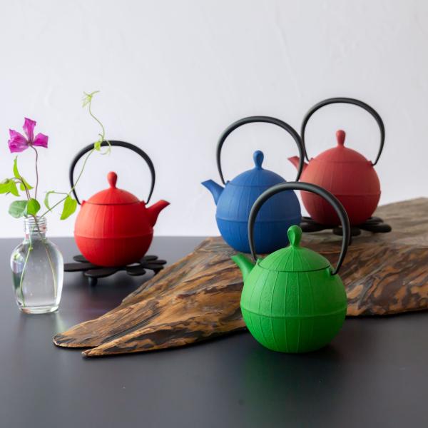 <名　称>　南部鉄器 ITCHU-DO 急須 ティーポット 胡桃 0.5L<カラー> レッド　　　　　ジャパンブルー　　　　　グリーン　　　　　ローズピンク<サイズ>　W14.5×D11.5×H17.5c...