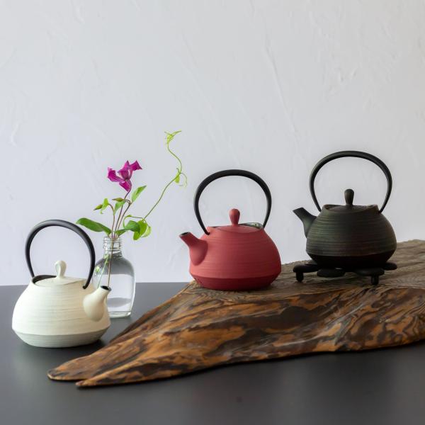 <名　称>　南部鉄器 ITCHU-DO 急須 ティーポット 刷毛目 0.6L<カラー> ローズピンク　　　　　カパーブラック　　　　　プレミアムアイボリー（＋５５０円）<サイズ>　W15×D13×H17c...