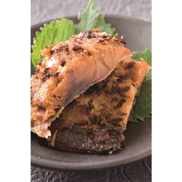 鯖は若狭と切っても切れない縁のある魚。初めて見る・聞くという方が多いかもしれません。鯖の糠漬けのことです。薄くスライスして、焼いて食べます。それだけで食べるとしょっぱいですが、ごはんのおともとしてはおススメ！日本酒のおつまみにも。昔から、若...