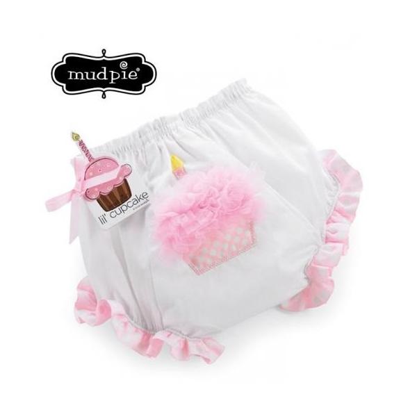 【Mud Pie】マッドパイ ファーストバースディブルマーイニシャルトートで大人気のマッドパイのベビーキッズラインアメリカンテイストのキッチュで楽しいデザインカップケーキにキャンドルがかわいいブルマー1歳の誕生日を祝うファーストバースディブ...