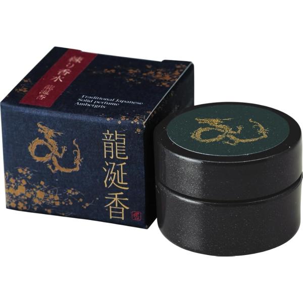 <p>【商品説明】<br />龍涎香をイメージした練り香水です。 重厚な甘みの神秘的な香り。 【龍涎香とは】 抹香鯨の腸内で生成する結石で、海上で漂流している物や、捕鯨の際体内から取り出す方法でしか採取できない大変貴...