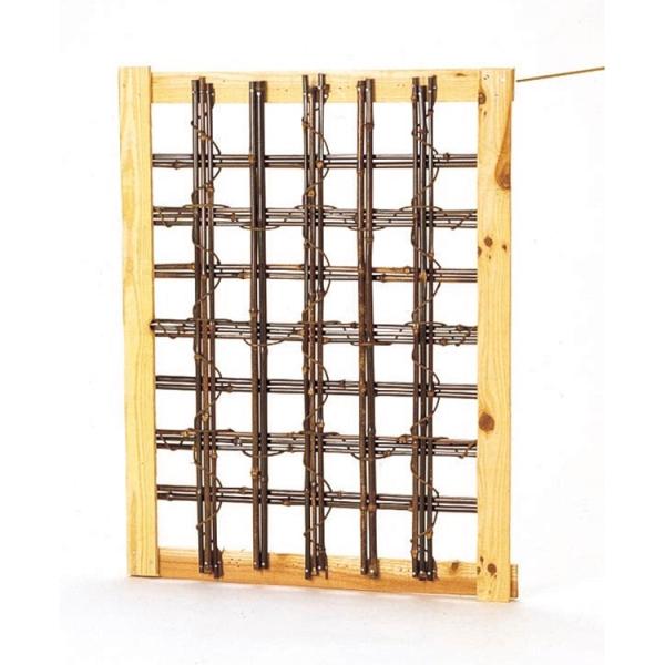 「木枠 黒竹下地窓」は、茶室の塗窓に用いられる伝統的な下地窓です。艶やかで深みのある黒竹を格子に組み込み、木枠で丁寧に仕立てています。黒竹特有の光沢と落ち着いた色合いが、茶室空間に品格と重厚感を添え、洗練された和の趣を演出します。漆喰や土壁...