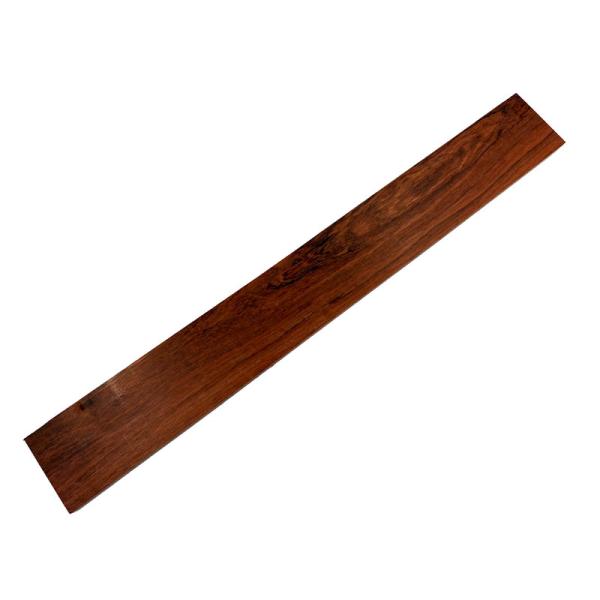 高級銘木「花梨」の端材をお届けします。美しい赤褐色と独特の木目が特徴で、木工品や工芸品、アクセサリー制作にぴったりの素材です。乾燥処理済みで扱いやすく、初心者からプロまで幅広くご利用いただけます。特徴：・美しい木目：花梨特有の鮮やかな赤褐色...