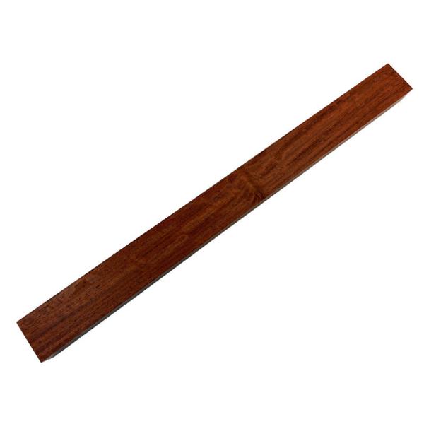 高級銘木「花梨」の端材をお届けします。美しい赤褐色と独特の木目が特徴で、木工品や工芸品、アクセサリー制作にぴったりの素材です。乾燥処理済みで扱いやすく、初心者からプロまで幅広くご利用いただけます。特徴：・美しい木目：花梨特有の鮮やかな赤褐色...