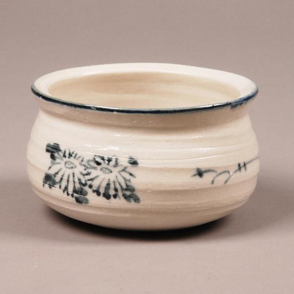 茶碗を清めたり温めたりしたときに使った湯や水を捨てるために使う茶道具。