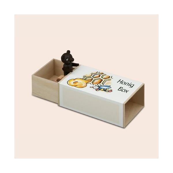 お誕生日プレゼントや出産のお祝いに最適なドイツのからくりオルゴール。蜂の巣が描かれた箱をスライドして開けると、オルゴールの音色にあわせ、クマが出てきます。エルツ地方でも動くおもちゃを得意としているヴェルナー工房。サイズ　約　9　X　5.5　...