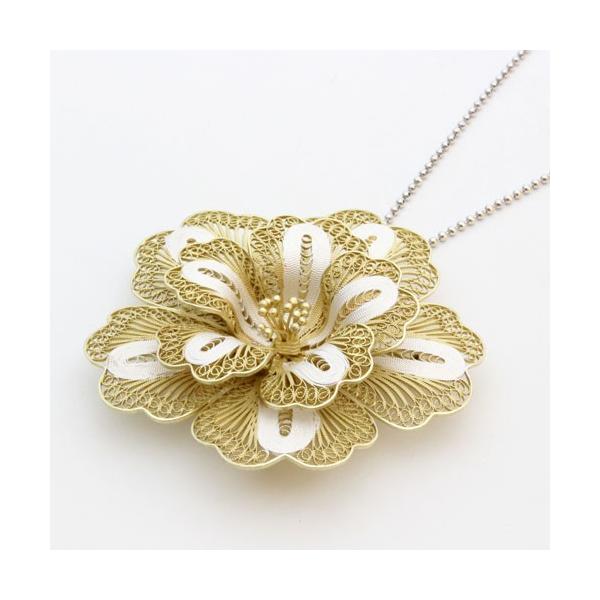 イタリアの３大貴金属製品生産地（ゴールドトライアングル）の一つ「ヴィチェンツァ」。針金状のパーツを熟練職人が手で組んだセミハンドメイドアクセサリーです。洗練されたデザインセンスとイタリア人ならではのゴールドとシルバーの色使いはイタリアはもち...