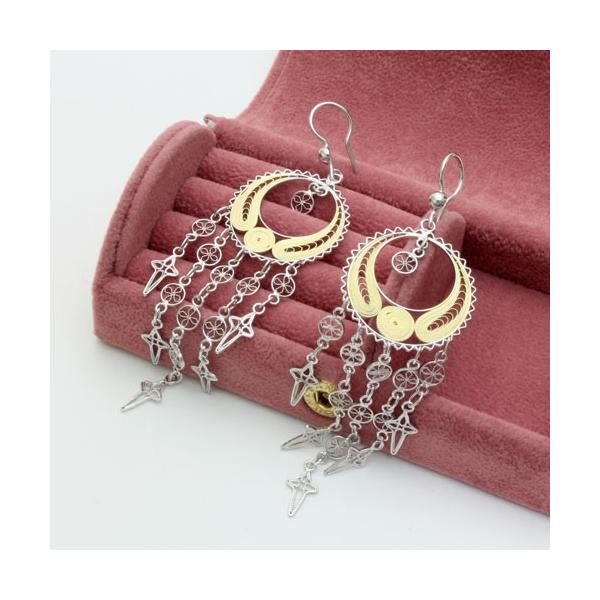 熟練職人(DANILO MINGALDI)による手作りピアス。ラウンドに5個のクロスが揺れるデザイン。とてもユニークでこれからの季節、プレゼントにもぴったりですよ。■イタリア製■素材：シルバー925（ゴールド、ロジウム仕上げ）●大きさ約70...