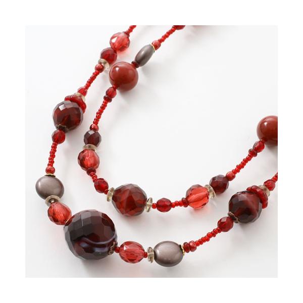 ミラノのジュエリーデザイナー(AVE TETTAMANTI)によるネックレス。洗練されたデザインと色使い。ボリューム感と軽い着け心地。■イタリア製■素材：ベネチアンガラス、樹脂、合金●長さ約68cmからの2連、最大幅約18mm●留具：フック式