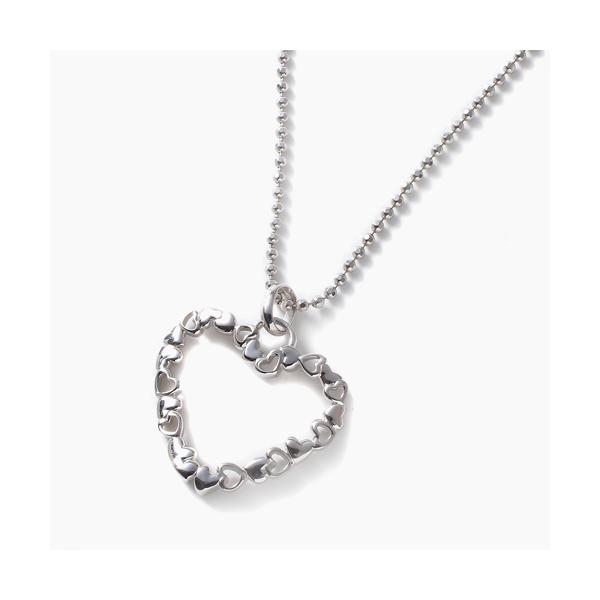 エターナルハート仕様のオープンハートペンダント。永遠の愛を表すモチーフはハートの持つ可愛さと高級感あふれるデザインがドイツ製ならではのおススメアイテムです。どんな服装にも合わせやすく、カジュアルはもちろん、オフィススタイルやフォーマルなスタ...