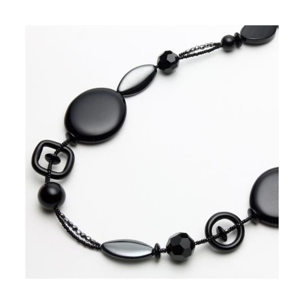 イタリアの最先端ファッションの都「ミラノ」。そこで活躍するジュエリーデザイナーのアヴェ・テッタマンティ。ベニスの熟練職人によるベネチアンガラスを使い洗練されたデザインセンスとイタリア人ならではの色使いを持ち合わせ、イタリアはもちろん世界中の...