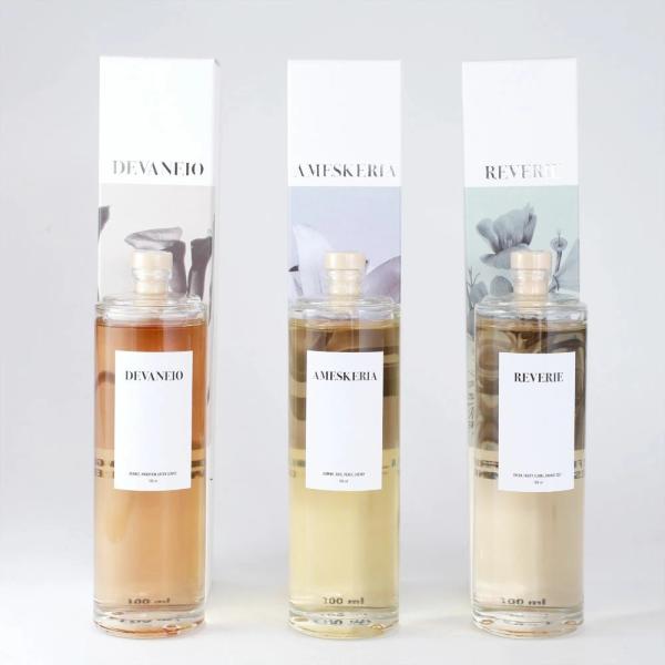 シンプルで上品なボトルで提供されるディフューザーは、友人や家族へのギフトや、自分への楽しいご褒美にもなります。キャップを外し、付属のスティックを挿して液体に浸してください。スティックが少しずつ液体を吸収し、お部屋にほのかな香りが広がります。...