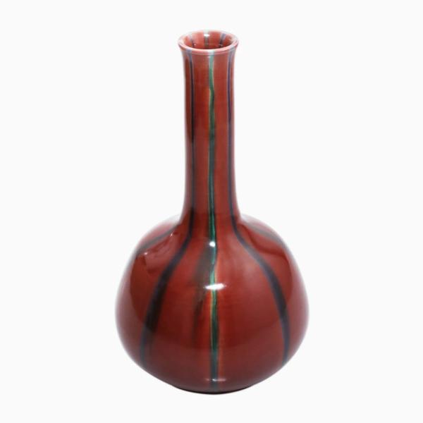 九谷焼は、石川県南部で生産される色絵の磁器です。久谷五彩（赤、黄、緑、紺、紫）という、色鮮やかな上絵が特徴です。美しい発色を放つ絵具で彩られた、手作りの九谷焼の花瓶が登場。職人の手仕事により、一点一点異なる表情が魅力の、世界にひとつだけの作...