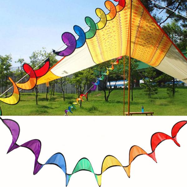 【テントやタープをレインボーに飾りつけするウインドスピナー】風が吹くとクルクルと回るウインドスピナーです。レインボーカラーなので、テント周りが華やかになります。【テントロープに巻き付けるだけ簡単取り付けのウインドスピナー】取り付けは簡単。テ...