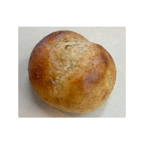 柔らか＆もちもちに仕上げた全粒粉１００％のパン生地にオリーブオイルとカマルグの塩のトッピングヾ(´ー｀)ノ(注)オリーブの実は入っていません。★大量のご注文は、当店のご注文集中時には長くお待ち頂く場合がございます。あらかじめご了承くださいま...