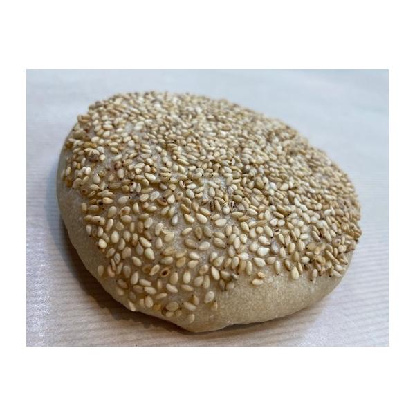 柔らか＆もちもちに仕上げた全粒粉１００％のパン生地に、十勝産特別栽培小豆に奄美大島産素焚糖（自然糖）を使用したあんが相性抜群o(^^o ) ( o^^)o 白砂糖・精製塩不使用の無添加生地、天然酵母のパンです。乳成分不使用です。（２０２３年...