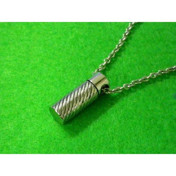 ステンレス製の遺骨ペンダントは、とても丈夫でしかも軽量、デザインも飽きのこないシンプルな形状で毎日着けて頂くのに最良の素材です。【クロネコゆうパケット（ポスト投函）対応商品】