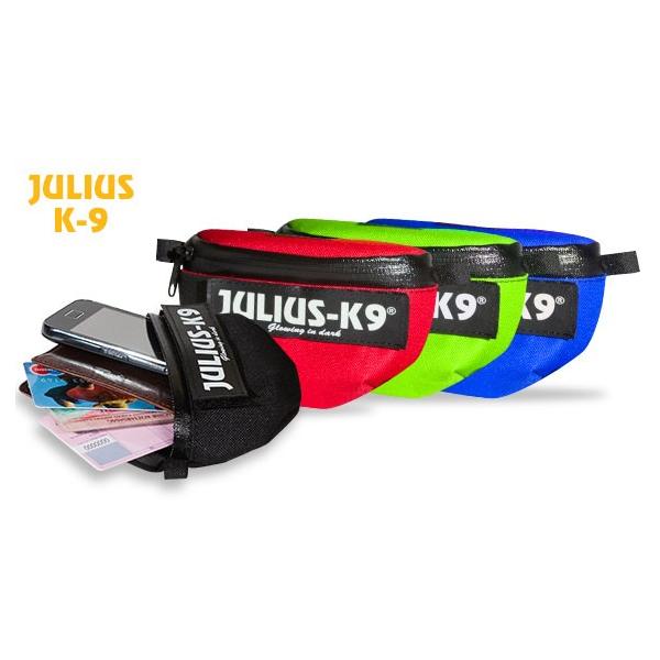 IDC harnesses と K9-harnessesのサイズMini-mini以上全てに取付が可能です。      携帯電話やちょっとした救急用品を持ち運ぶのに最適なバッグです。      バッグは簡易防水仕様で、装着は付属のリングを胸...