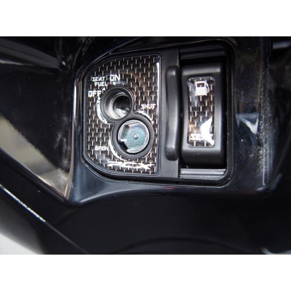 HONDA PCX125/150用のシャッターキーのベースに貼るプロテクションデカール 適合型式　JF56・KF18厚さ１ｍｍを超える樹脂で表面をコーティングしてあるので高級感あるステッカーです。キーホルダー等をつけている方などのキズ防止に...