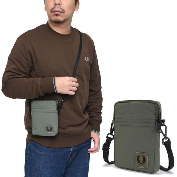 【ネコポス(メール便)1点まで可能】リサイクルナイロン素材を使用したミニショルダーバッグ。本体内側にジップポケットを搭載しています。軽量で、財布や携帯など小物の持ち運びに便利なサイズに仕上げています。ナイロン素材に映える、ゴールドのローレル...