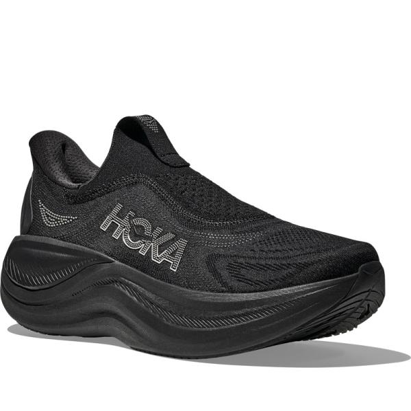 リカバリーとアクティビティを両立するSKYWARD LACELESS（スカイワード レースレス）は、スリッポンタイプで、伸縮性のある靴下のようなアッパーを採用。ふかふかのミッドソールと、土踏まずを包み込むActive Foot Frameに...