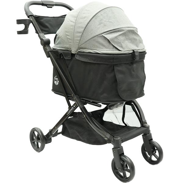 前後開閉可能なドーム型のふたはバックルタイプで簡単に開閉できます。ドームカバーやかご側面はファスナーで取り外しができるので、お手入れがより手軽に！折りたむことができ、自立するので場所をとらず便利です！飛び出し防止ストラップ付きで安全にも配慮...