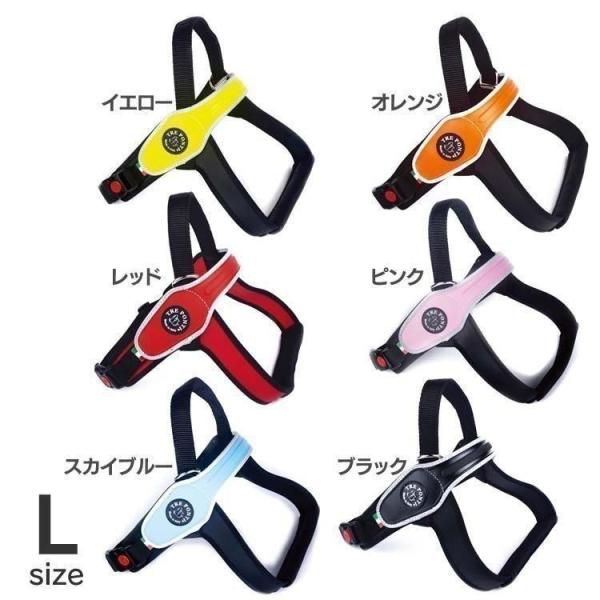 中型犬、大型犬のために開発されたハーネスです。犬の動きやすさ、着用中の快適性を重視したデザイン。愛犬のあらゆる動きを妨げないように設計されており、背面のハンドルで急な動きもコントロールできます。前胸にはソフトパッド付き。洗練されたデザインは...