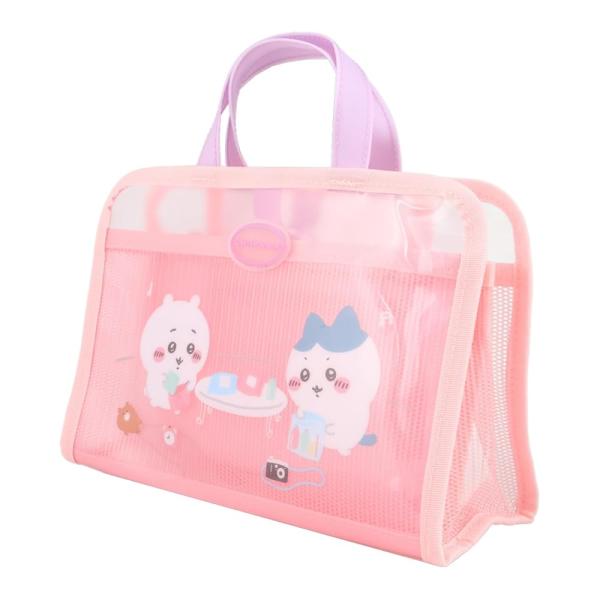 「商品情報」ちいかわ トラベルシリーズ スパバッグ「ちいかわ」からお泊りや旅行に便利なアイテムが新登場！ちいかわたちと一緒に、プールや温泉、海水浴など楽しい思い出をたくさんつくろう！●スパバッグ　お風呂やプールに持ち込める撥水素材のスパバッ...