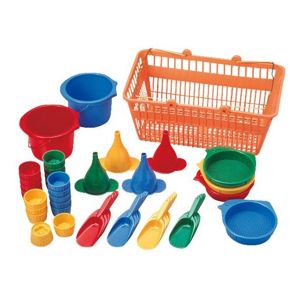 ●バケツやシャベルなどがセットになっています。●ケース付きのため持ち運びもかんたんです。【サイズ】ケース：幅335X奥行450X高さ260mm【質量】約4kg【材質】プラスチック