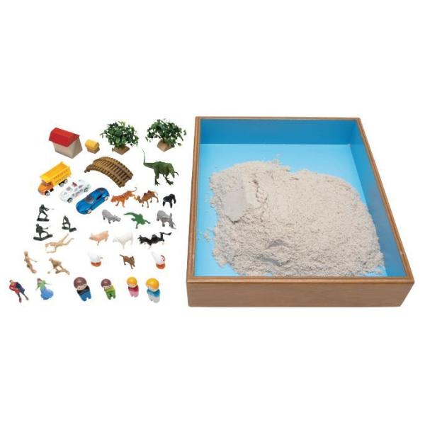 ●遊びながら気持ちの表現やコミュニケーションがとれ気持ちが落ち着いていきます。●お求めやすい価格のセットです。【サイズ】本体ミニ砂箱：450ｍｍ×360mm×70ｍｍ【セット内容】●ミニ砂箱●用具×33●潤砂さらさらタイプ