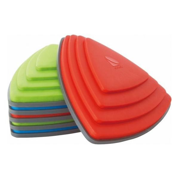 ●子どもが渡れる程度にあけて散らして置き、その上を渡り歩きます。●重心移動をスムーズにする遊びになります。●底には、滑り止めがついています。【サイズ】大：一辺360×高さ85mm、小：一辺250×高さ45mm【質量】2.2kg【材質】PP、...