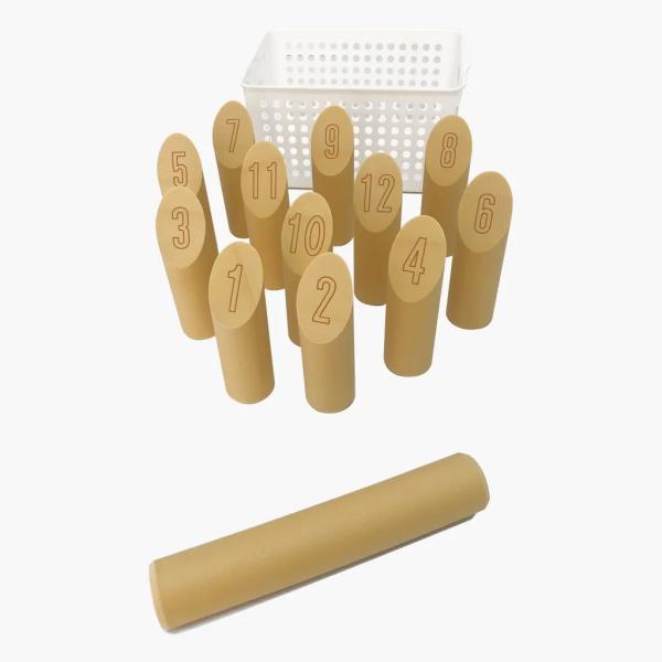 ●ソフトな素材で安全。室内でも使用できます。●投げ棒を投げて数字のピンを倒します。【遊び方】●ピンを１本だけ倒したとき→そのピンに書かれた数字が得点。●ピンを複数本倒したとき→倒れたピンの本数が得点。●１本だけを狙う集中力が必要です。【サイ...